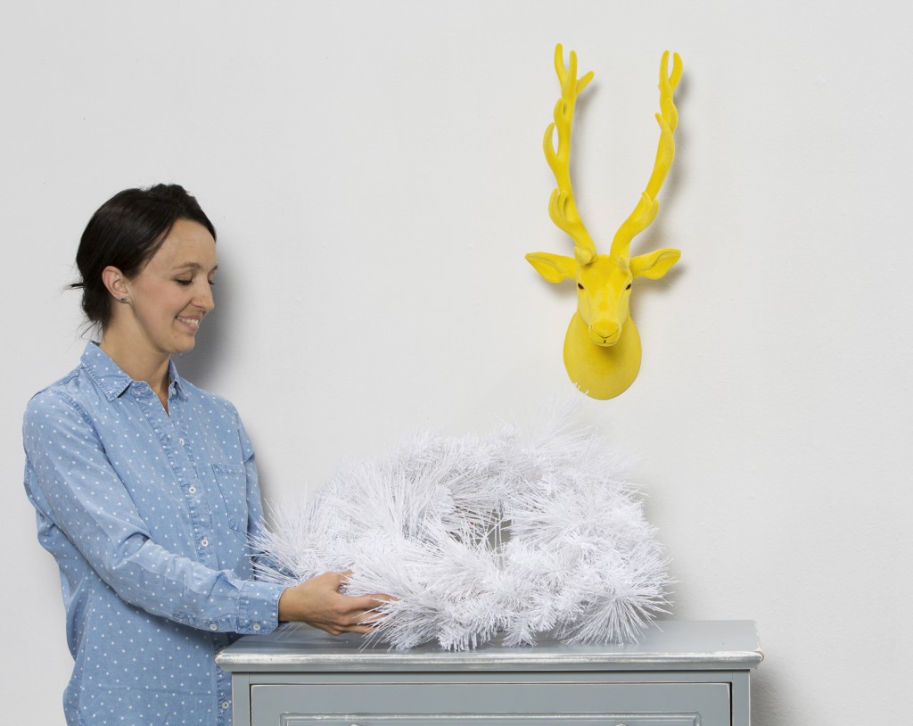 How To Style Cracker Christmas Vignettes - Domayne Style Insider